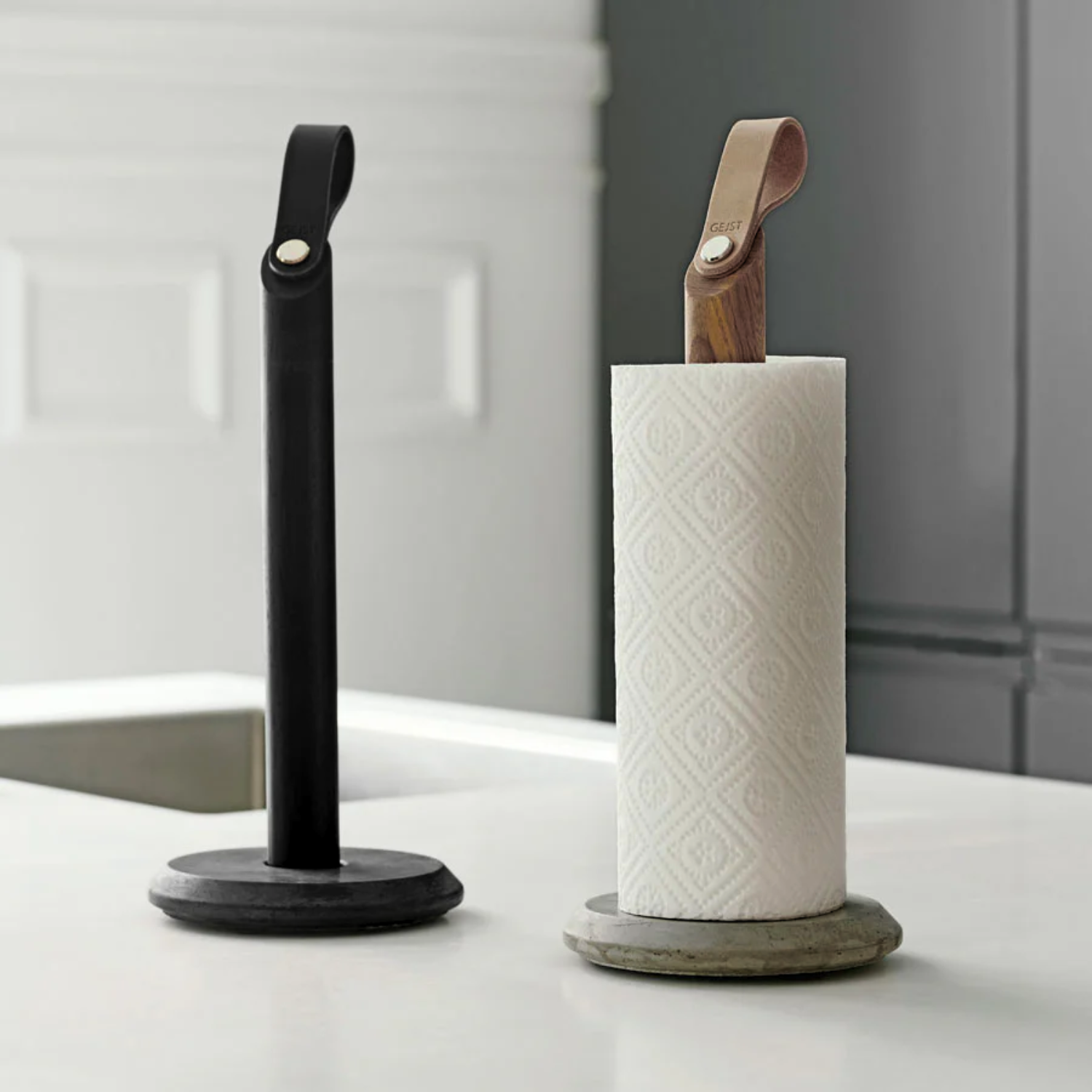Grip Oak Paper Towel Holder